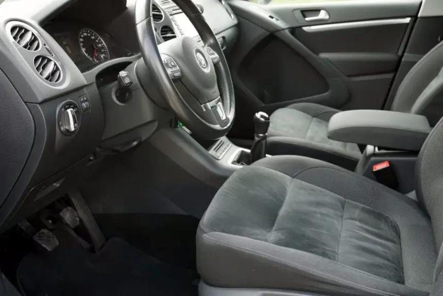 Brown Volkswagen Tiguan 2013 in Riga, with an engine capacity of 2.00 L and mileage of 154 thousand km for 12700 €, photo 18 on AUTOMOTO.COM.LV