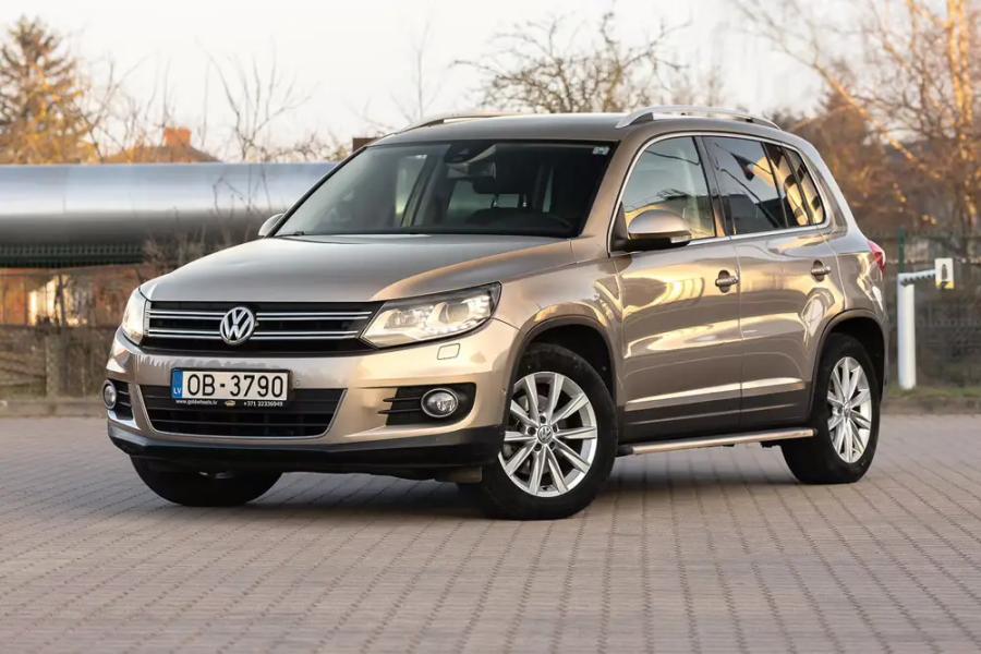 Brown Volkswagen Tiguan 2013 in Jelgava, with an engine capacity of 2.00 L and mileage of 267 thousand km for 11900 €, photo 1 on AUTOMOTO.COM.LV