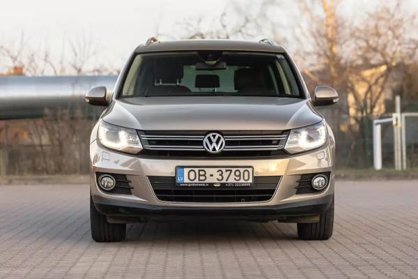 Brūns Volkswagen Tiguan 2013 Jelgava, ar dzinēja tilpumu 2.00 L un nobraukumu 267 tūkst. km par 11900 €, foto 3 vietnē AUTOMOTO.COM.LV