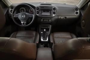 Brown Volkswagen Tiguan 2013 in Jelgava, with an engine capacity of 2.00 L and mileage of 267 thousand km for 11900 €, photo 8 on AUTOMOTO.COM.LV