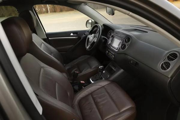 Brūns Volkswagen Tiguan 2013 Jelgava, ar dzinēja tilpumu 2.00 L un nobraukumu 267 tūkst. km par 11900 €, foto 9 vietnē AUTOMOTO.COM.LV