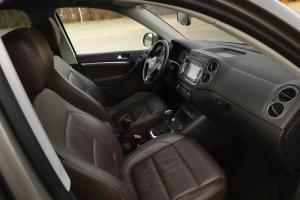 Brown Volkswagen Tiguan 2013 in Jelgava, with an engine capacity of 2.00 L and mileage of 267 thousand km for 11900 €, photo 10 on AUTOMOTO.COM.LV