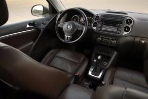 Brown Volkswagen Tiguan 2013 in Jelgava, with an engine capacity of 2.00 L and mileage of 267 thousand km for 11900 €, photo 12 on AUTOMOTO.COM.LV