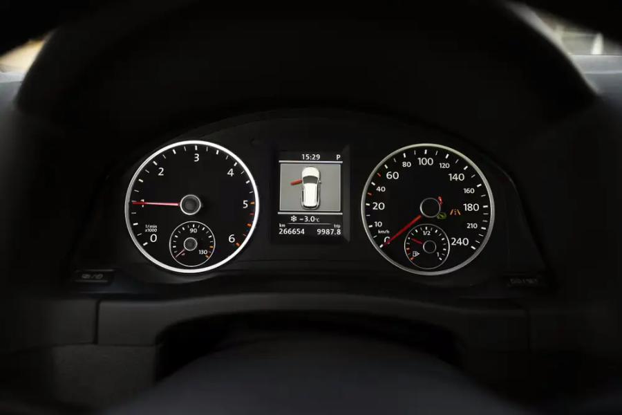 Brown Volkswagen Tiguan 2013 in Jelgava, with an engine capacity of 2.00 L and mileage of 267 thousand km for 11900 €, photo 14 on AUTOMOTO.COM.LV