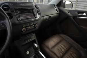 Brown Volkswagen Tiguan 2013 in Jelgava, with an engine capacity of 2.00 L and mileage of 267 thousand km for 11900 €, photo 17 on AUTOMOTO.COM.LV