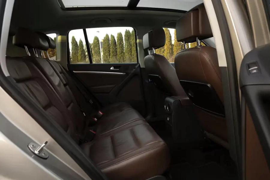 Brown Volkswagen Tiguan 2013 in Jelgava, with an engine capacity of 2.00 L and mileage of 267 thousand km for 11900 €, photo 20 on AUTOMOTO.COM.LV
