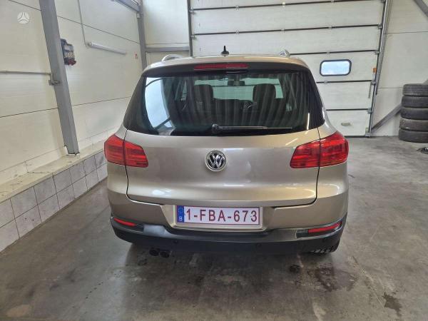 Brown Volkswagen Tiguan 2013 in Raseiniai, with an engine capacity of 1.97 L and mileage of 241 thousand km for 8400 €, photo 5 on AUTOMOTO.COM.LV