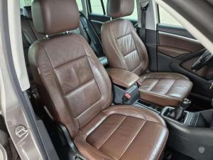 Brūns Volkswagen Tiguan 2013 Raseiniai, ar dzinēja tilpumu 1.97 L un nobraukumu 241 tūkst. km par 8400 €, foto 19 vietnē AUTOMOTO.COM.LV