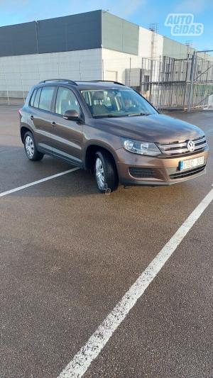 Brūns Volkswagen Tiguan 2014 Panevēža, ar dzinēja tilpumu 2.00 L un nobraukumu 111 tūkst. km par 11800 €, foto  vietnē AUTOMOTO.COM.LV