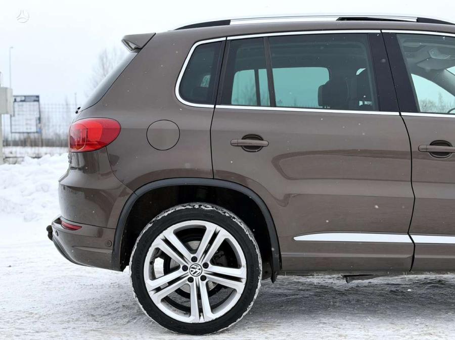 Brown Volkswagen Tiguan 2014 in Taurage, with an engine capacity of 1.97 L and mileage of 225 thousand km for 10400 €, photo 11 on AUTOMOTO.COM.LV