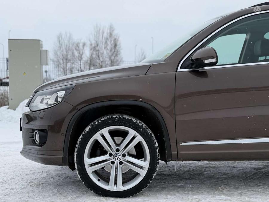 Brown Volkswagen Tiguan 2014 in Taurage, with an engine capacity of 1.97 L and mileage of 225 thousand km for 10400 €, photo 14 on AUTOMOTO.COM.LV