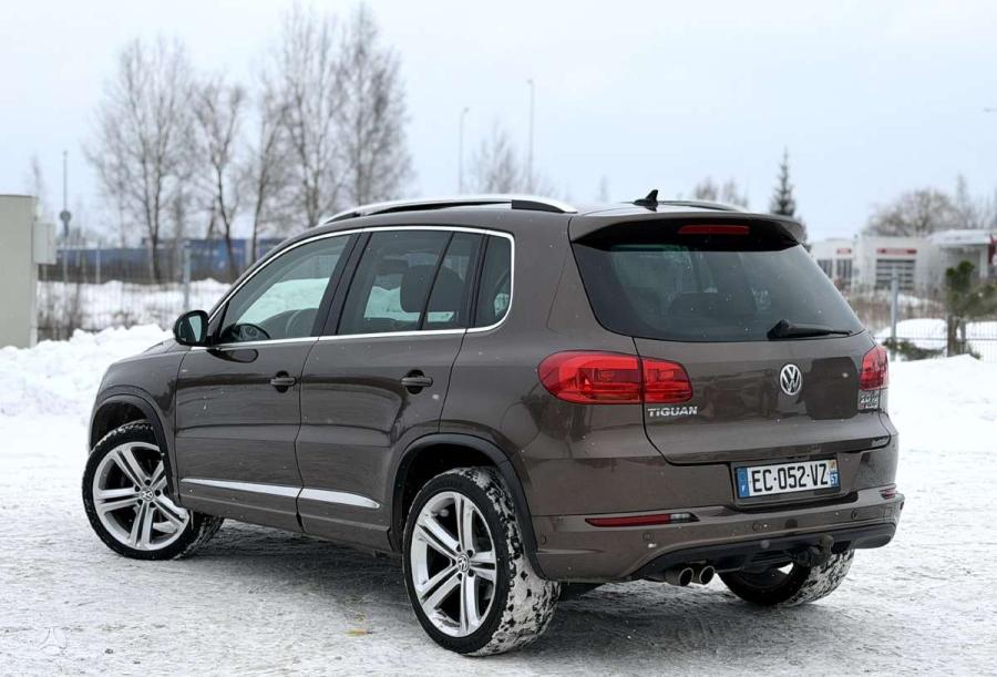 Brown Volkswagen Tiguan 2014 in Taurage, with an engine capacity of 1.97 L and mileage of 225 thousand km for 10400 €, photo 19 on AUTOMOTO.COM.LV