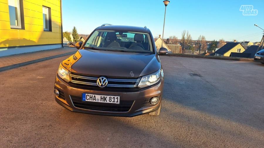 Brown Volkswagen Tiguan 2014 in Kelme, with an engine capacity of 2.00 L and mileage of 120 thousand km for 10800 €, photo 1 on AUTOMOTO.COM.LV