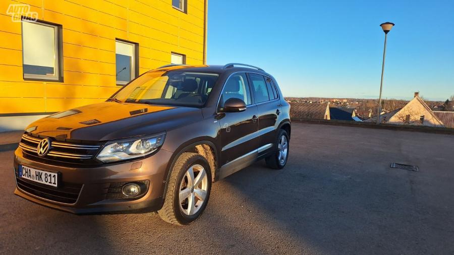 Brown Volkswagen Tiguan 2014 in Kelme, with an engine capacity of 2.00 L and mileage of 120 thousand km for 10800 €, photo 2 on AUTOMOTO.COM.LV