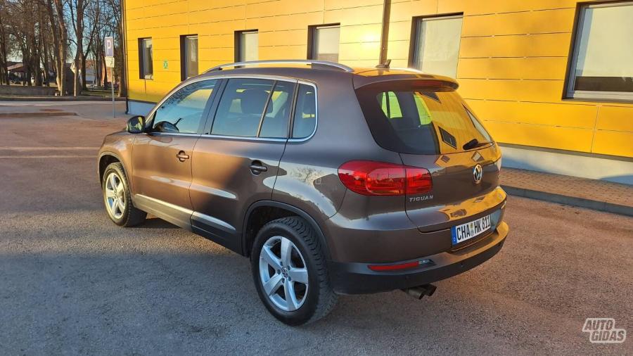 Brūns Volkswagen Tiguan 2014 Kelmė, ar dzinēja tilpumu 2.00 L un nobraukumu 120 tūkst. km par 10800 €, foto 4 vietnē AUTOMOTO.COM.LV