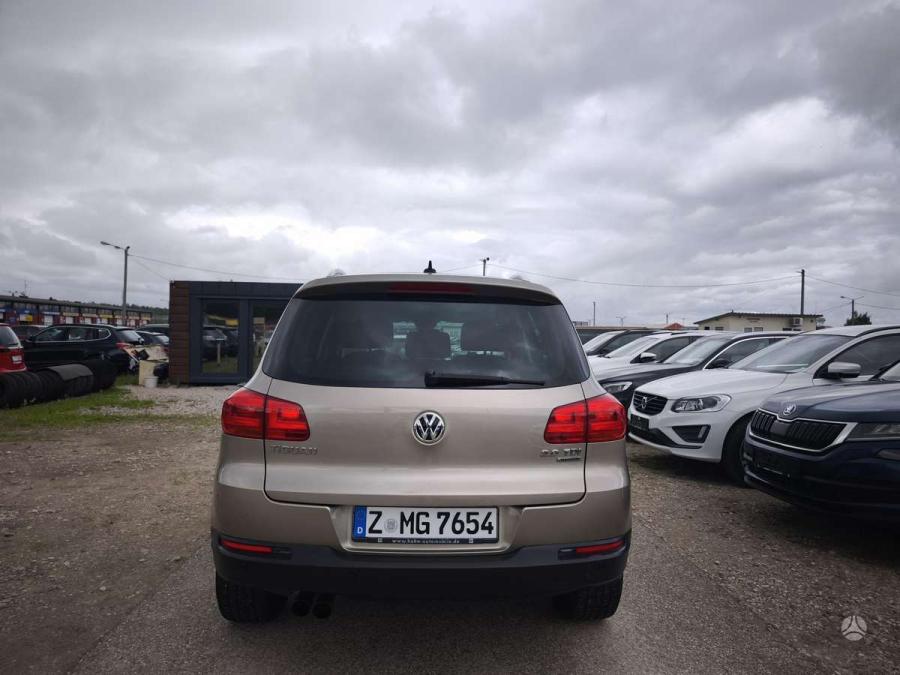 Brūns Volkswagen Tiguan 2014 Viļņa, ar dzinēja tilpumu 2.00 L un nobraukumu 246 tūkst. km par 9850 €, foto 7 vietnē AUTOMOTO.COM.LV