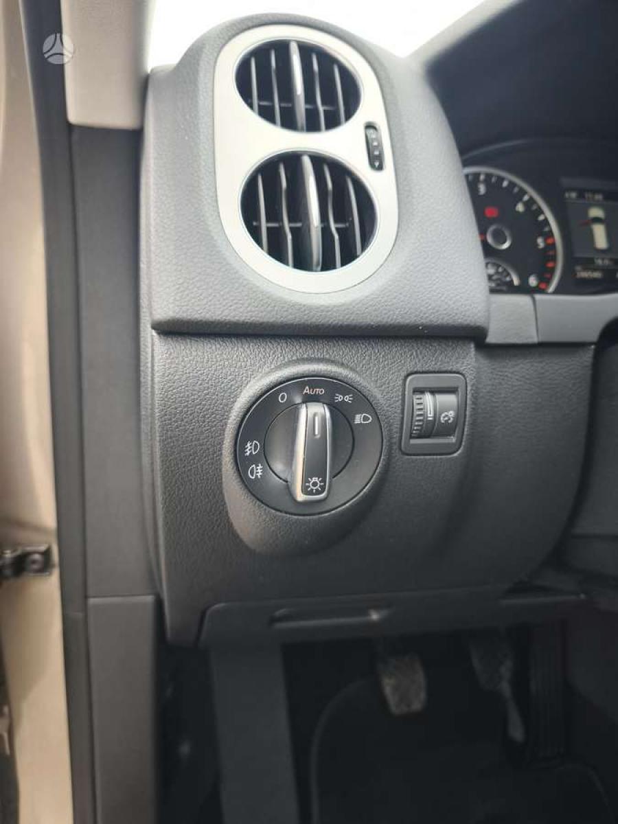 Brūns Volkswagen Tiguan 2014 Viļņa, ar dzinēja tilpumu 2.00 L un nobraukumu 246 tūkst. km par 9850 €, foto 22 vietnē AUTOMOTO.COM.LV