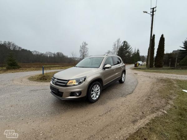 Brown Volkswagen Tiguan 2015 in Utena, with an engine capacity of 2.00 L and mileage of 159 thousand km for 10750 €, photo 1 on AUTOMOTO.COM.LV