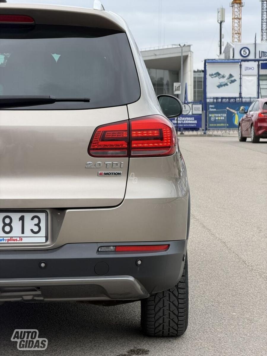 Brūns Volkswagen Tiguan 2015 Viļņa, ar dzinēja tilpumu 2.00 L un nobraukumu 225 tūkst. km par 12000 €, foto 5 vietnē AUTOMOTO.COM.LV