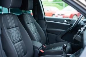 Brown Volkswagen Tiguan 2015 in Liepaja, with an engine capacity of 2.00 L and mileage of 85 thousand km for 15400 €, photo 3 on AUTOMOTO.COM.LV