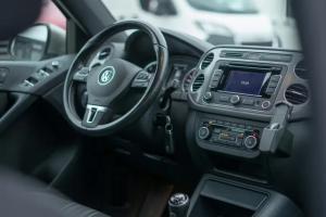 Brown Volkswagen Tiguan 2015 in Liepaja, with an engine capacity of 2.00 L and mileage of 85 thousand km for 15400 €, photo 4 on AUTOMOTO.COM.LV