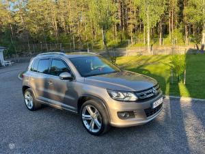 Brown Volkswagen Tiguan 2015 in Mazeikiai, with an engine capacity of 1.97 L and mileage of 156 thousand km for 11000 €, photo 4 on AUTOMOTO.COM.LV