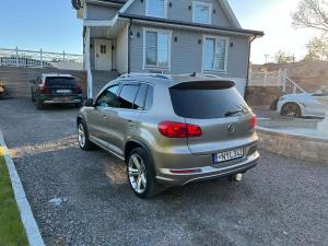 Brown Volkswagen Tiguan 2015 in Mazeikiai, with an engine capacity of 1.97 L and mileage of 156 thousand km for 11000 €, photo 5 on AUTOMOTO.COM.LV