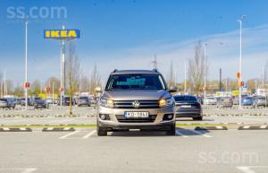 Brown Volkswagen Tiguan 2015 in Riga, with an engine capacity of 2.00 L and mileage of 186 thousand km for 7190 €, photo 4 on AUTOMOTO.COM.LV
