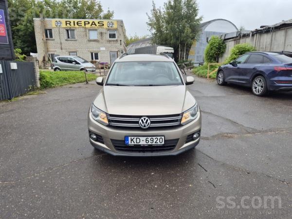 Volkswagen Tiguan 2015 Rīga vietnē Brūns Volkswagen Tiguan 2015 Rīga, ar dzinēja tilpumu 2.00 L un nobraukumu 184 tūkst. km par 10990 €, foto 4 vietnē AUTOMOTO.COM.LV