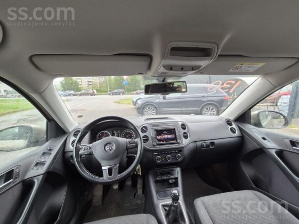 Volkswagen Tiguan 2015 Rīga vietnē Brūns Volkswagen Tiguan 2015 Rīga, ar dzinēja tilpumu 2.00 L un nobraukumu 184 tūkst. km par 10990 €, foto 11 vietnē AUTOMOTO.COM.LV