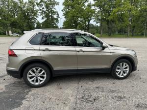 Brown Volkswagen Tiguan 2016 in Valmiera, with an engine capacity of 2.00 L and mileage of 184 thousand km for 14000 €, photo 9 on AUTOMOTO.COM.LV