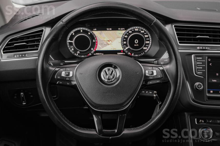 Brown Volkswagen Tiguan 2016 in Ogre, with an engine capacity of 2.00 L and mileage of 126 thousand km for 17700 €, photo 11 on AUTOMOTO.COM.LV