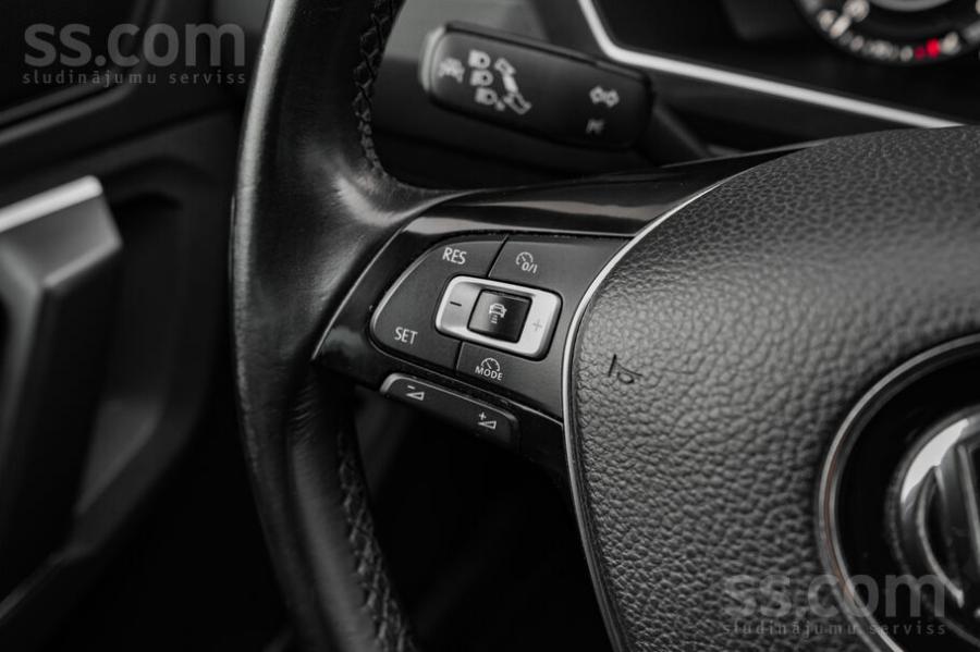 Brown Volkswagen Tiguan 2016 in Ogre, with an engine capacity of 2.00 L and mileage of 126 thousand km for 17700 €, photo 13 on AUTOMOTO.COM.LV