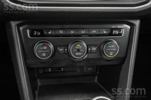 Brown Volkswagen Tiguan 2016 in Ogre, with an engine capacity of 2.00 L and mileage of 126 thousand km for 17700 €, photo 18 on AUTOMOTO.COM.LV