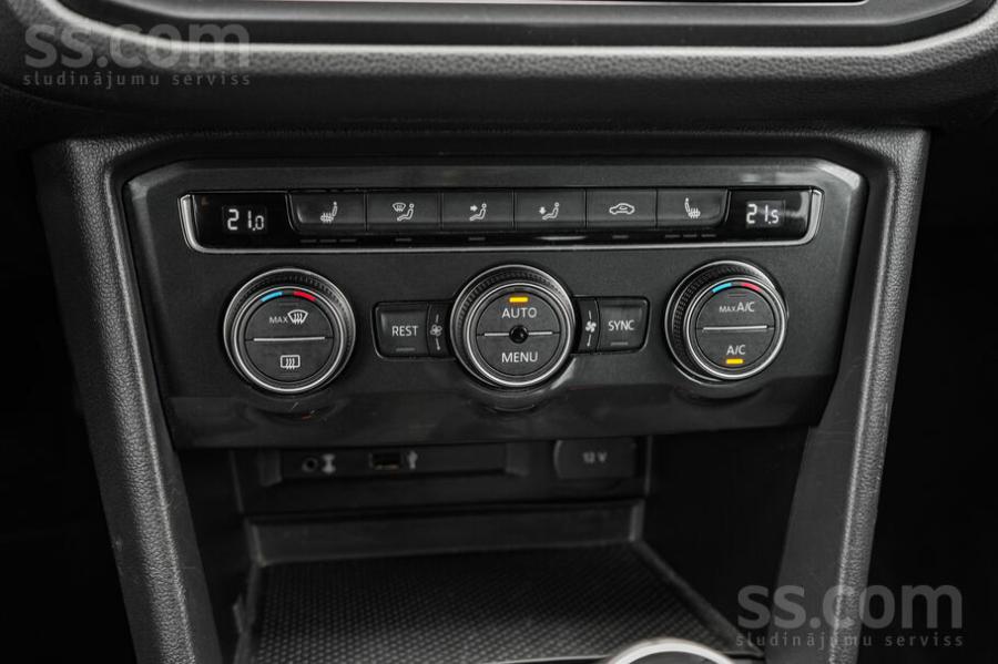 Brown Volkswagen Tiguan 2016 in Ogre, with an engine capacity of 2.00 L and mileage of 126 thousand km for 17700 €, photo 18 on AUTOMOTO.COM.LV