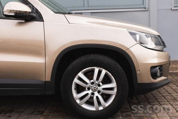 Brown Volkswagen Tiguan 2016 in Ventspils, with an engine capacity of 2.00 L and mileage of 268 thousand km for 6990 €, photo 9 on AUTOMOTO.COM.LV