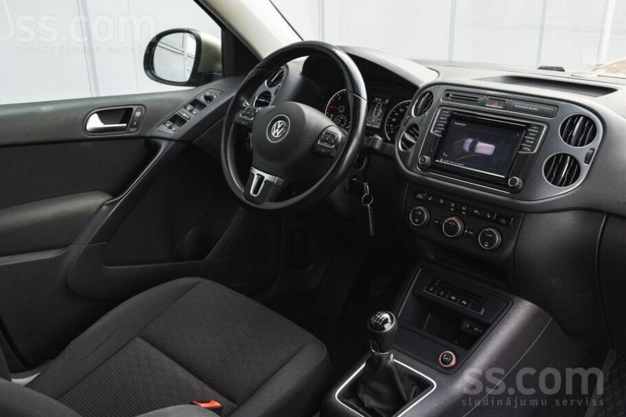 Brown Volkswagen Tiguan 2016 in Ventspils, with an engine capacity of 2.00 L and mileage of 268 thousand km for 6990 €, photo 15 on AUTOMOTO.COM.LV