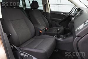 Brown Volkswagen Tiguan 2016 in Ventspils, with an engine capacity of 2.00 L and mileage of 268 thousand km for 6990 €, photo 16 on AUTOMOTO.COM.LV