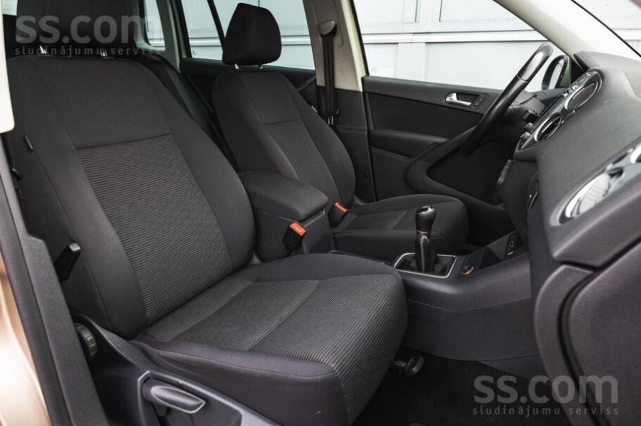 Brown Volkswagen Tiguan 2016 in Ventspils, with an engine capacity of 2.00 L and mileage of 268 thousand km for 6990 €, photo 16 on AUTOMOTO.COM.LV