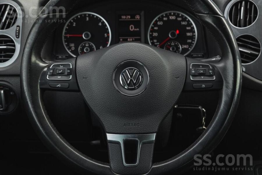Brown Volkswagen Tiguan 2016 in Ventspils, with an engine capacity of 2.00 L and mileage of 268 thousand km for 6990 €, photo 18 on AUTOMOTO.COM.LV