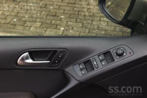 Brown Volkswagen Tiguan 2016 in Ventspils, with an engine capacity of 2.00 L and mileage of 268 thousand km for 6990 €, photo 30 on AUTOMOTO.COM.LV