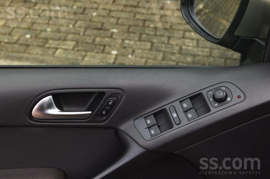 Brown Volkswagen Tiguan 2016 in Ventspils, with an engine capacity of 2.00 L and mileage of 268 thousand km for 6990 €, photo 30 on AUTOMOTO.COM.LV