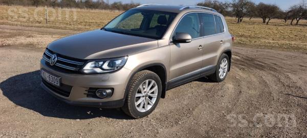 Brown Volkswagen Tiguan 2016 in Riga, with an engine capacity of 2.00 L and mileage of 167 thousand km for 10900 €, photo 2 on AUTOMOTO.COM.LV