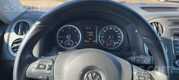 Brown Volkswagen Tiguan 2016 in Riga, with an engine capacity of 2.00 L and mileage of 167 thousand km for 10900 €, photo 5 on AUTOMOTO.COM.LV