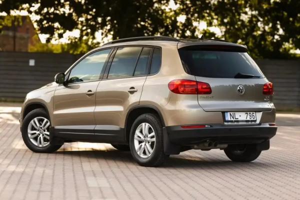 Brown Volkswagen Tiguan 2016 in Jelgava, with an engine capacity of 1.40 L and mileage of 88 thousand km for 15200 €, photo 4 on AUTOMOTO.COM.LV