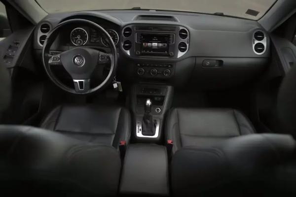 Brown Volkswagen Tiguan 2016 in Jelgava, with an engine capacity of 1.40 L and mileage of 88 thousand km for 15200 €, photo 8 on AUTOMOTO.COM.LV