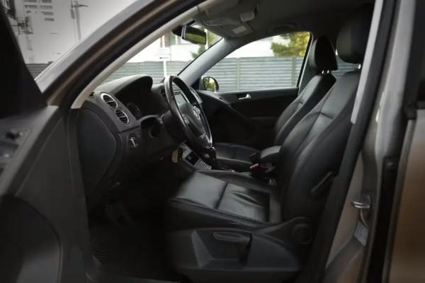 Brown Volkswagen Tiguan 2016 in Jelgava, with an engine capacity of 1.40 L and mileage of 88 thousand km for 15200 €, photo 9 on AUTOMOTO.COM.LV