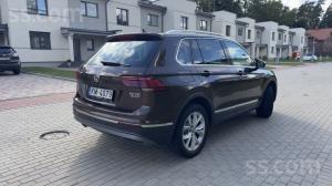 Brown Volkswagen Tiguan 2016 in Riga, with an engine capacity of 2.00 L and mileage of 136 thousand km for 17000 €, photo 5 on AUTOMOTO.COM.LV