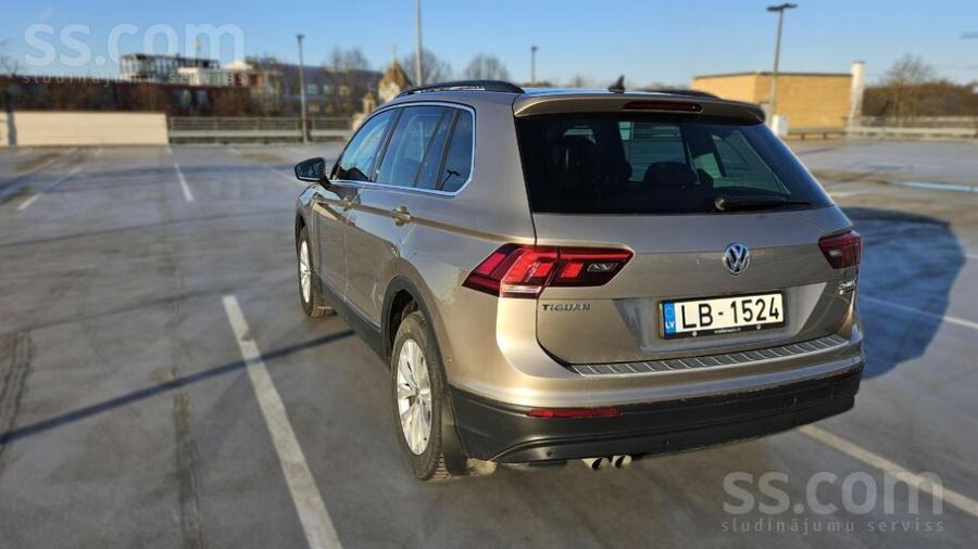 Brown Volkswagen Tiguan 2017 in Riga, with an engine capacity of 2.00 L and mileage of 135 thousand km for 18500 €, photo 3 on AUTOMOTO.COM.LV