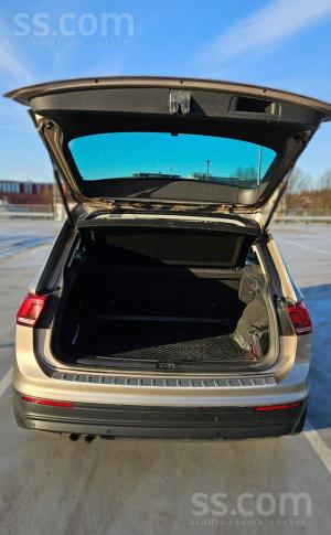 Brown Volkswagen Tiguan 2017 in Riga, with an engine capacity of 2.00 L and mileage of 135 thousand km for 18500 €, photo 5 on AUTOMOTO.COM.LV
